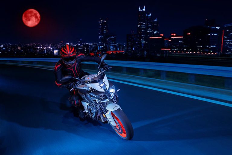 MT-10 Yamaha 2019 Powerful Hyper Naked Bike - Review Specs Price