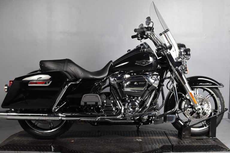 Harley-Davidson 2021 Road King Touring Bike - Review Price Specs