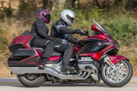 R 1250 GS BMW Adventure vs Honda Gold Wing Tour - Comparison Review