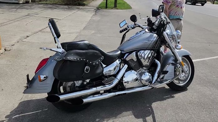 2023 Honda VTX 1300C vs 2023 Kawasaki Vulcan 1500